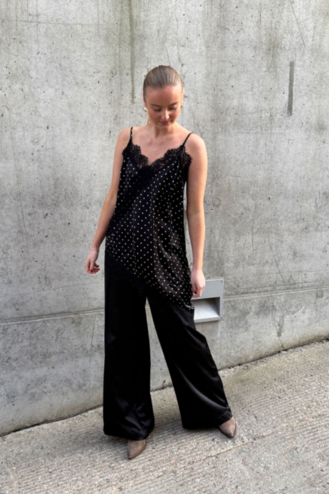 Love & Divine - Love1472-1 19701 - 801 - Black Dot